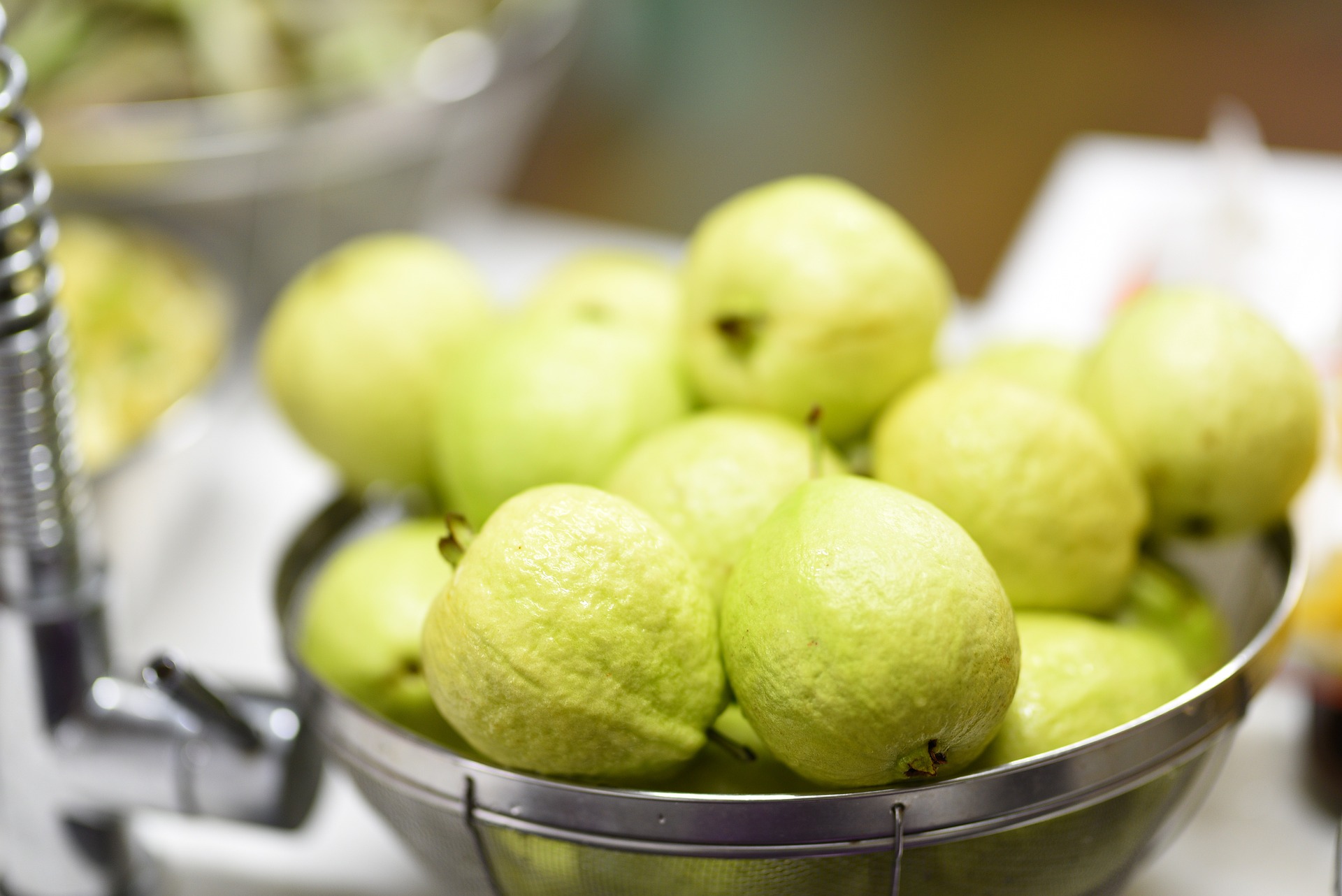What are Some Health Benefits of Eating Guava every Day? - Medical ...